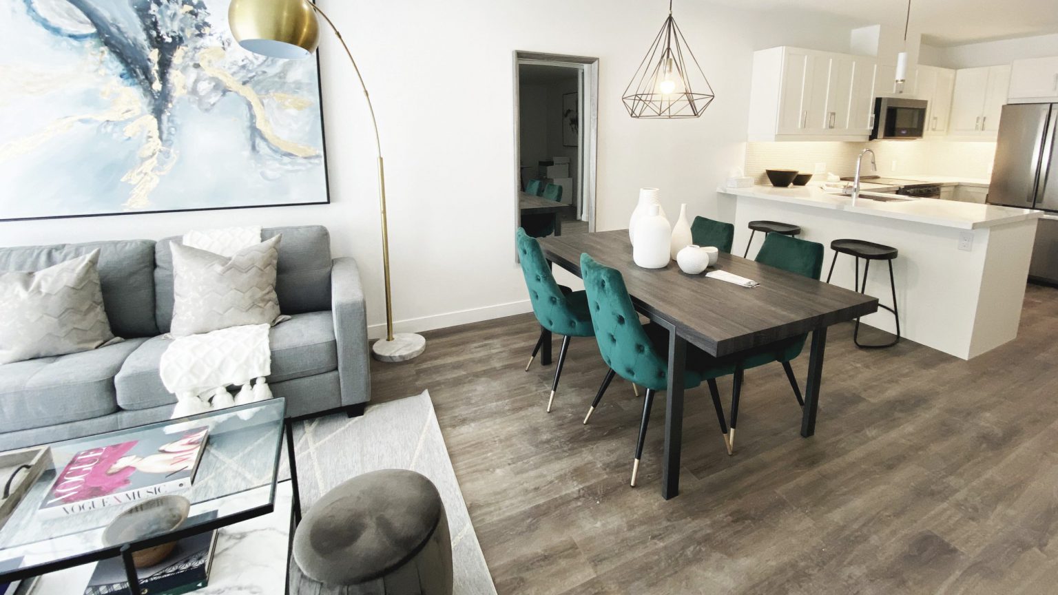 Small Living Room Layouts: 7 Interior Design Tips to Maximize Small Spaces